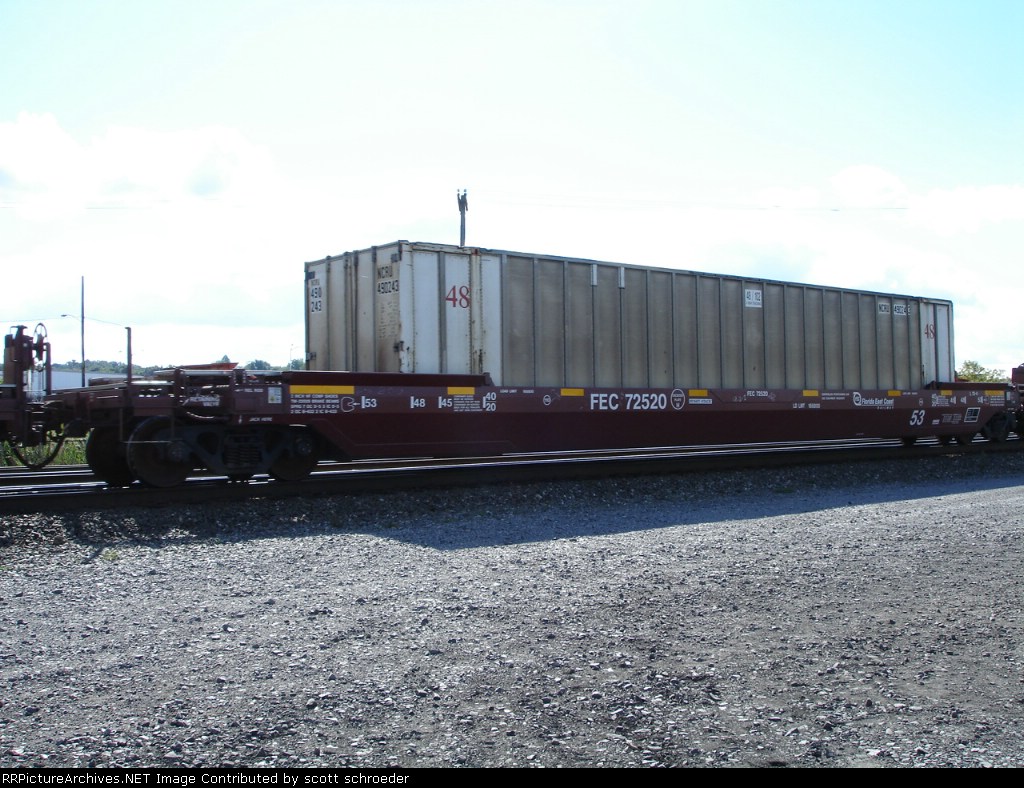 FEC 72520 Double Stackcar w/ NCRU 490243 Qrailer EB